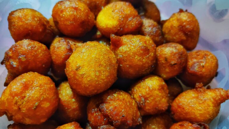 তালের বড়া বানানোর রেসিপি | Taler Bora recipe in Bengali - Swarnab ...